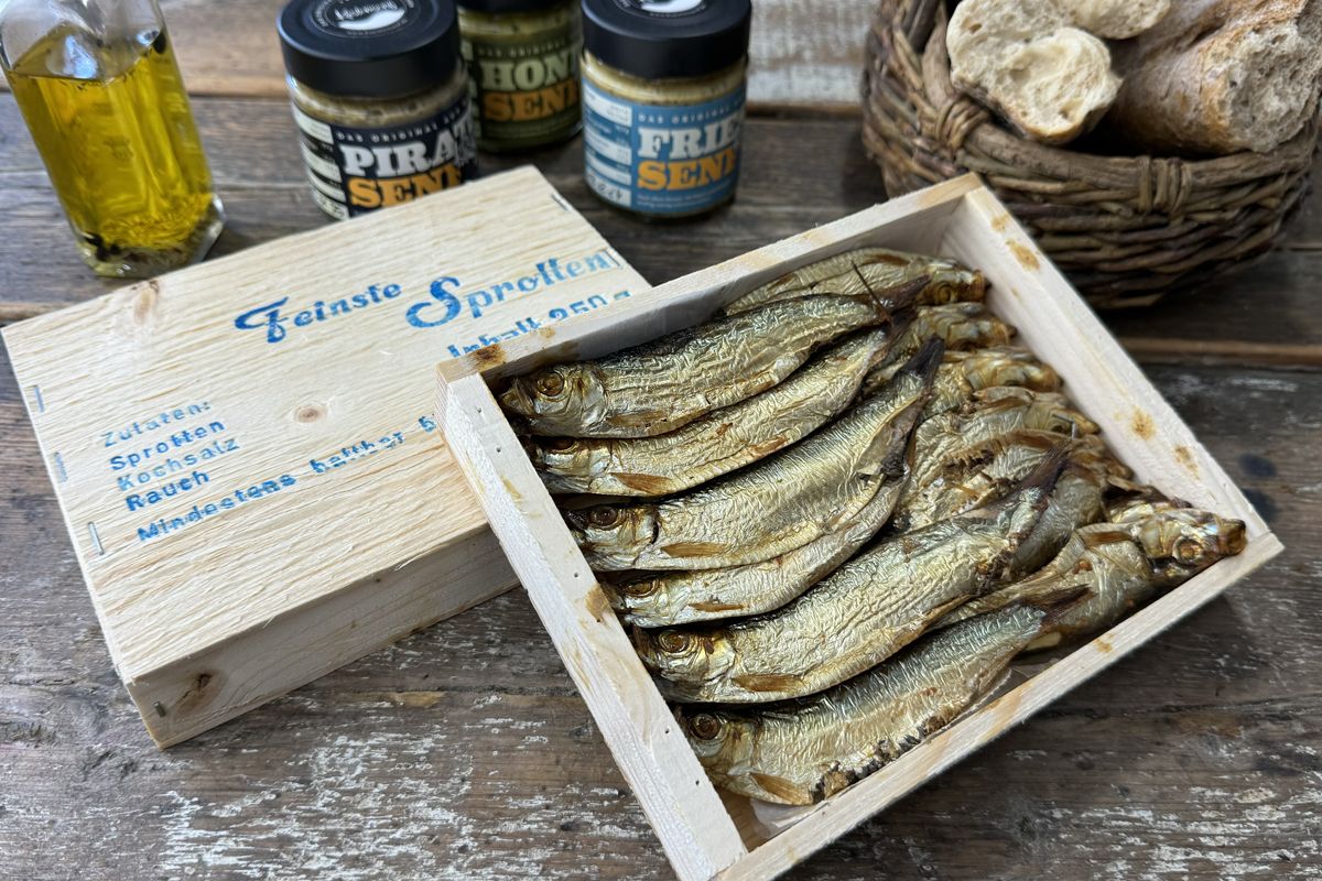 Sprotten geräuchert - in dekorativer Holzkiste online kaufen